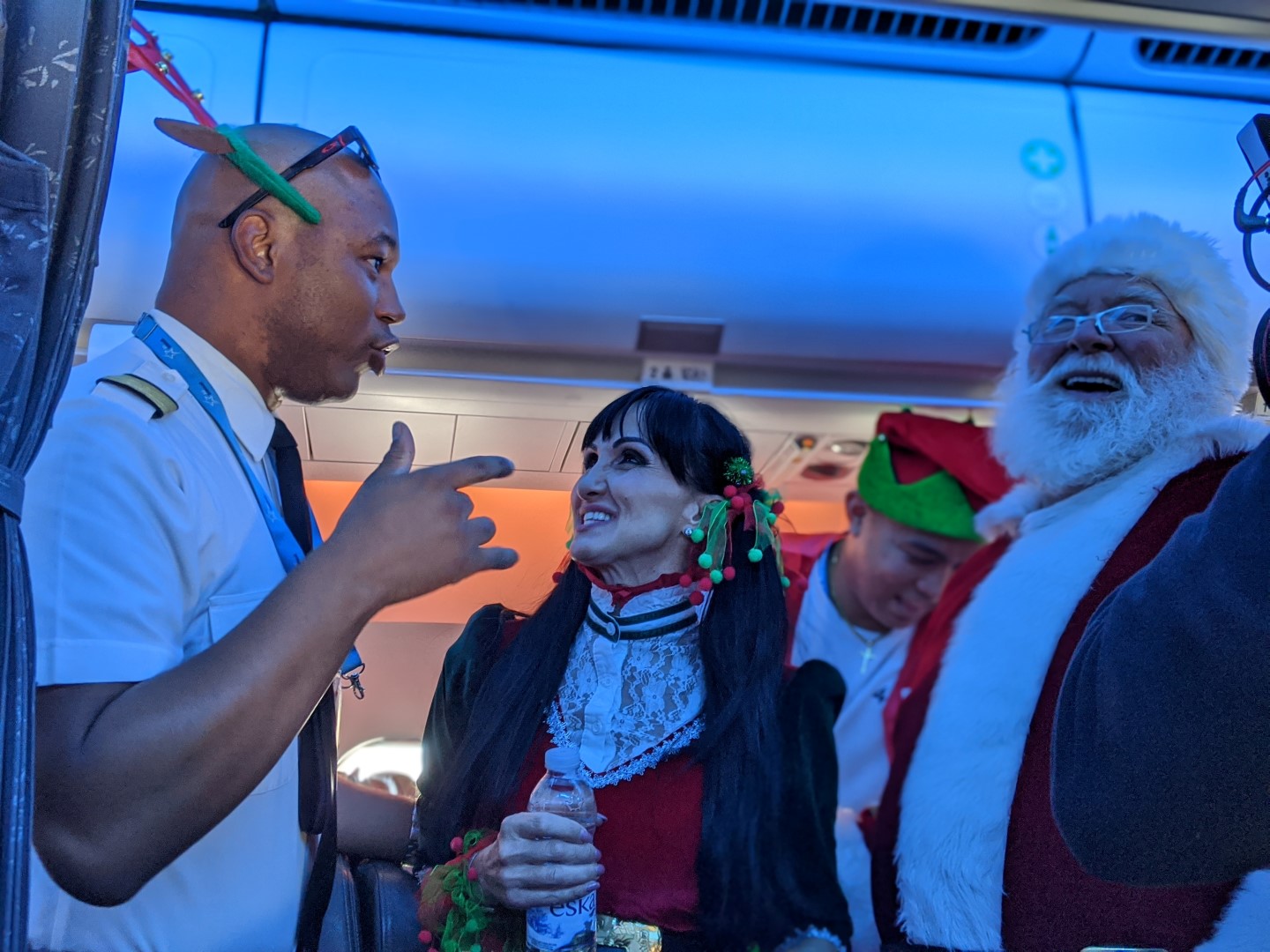 In the Air With Santa #SantaFlight : Parenting To Go