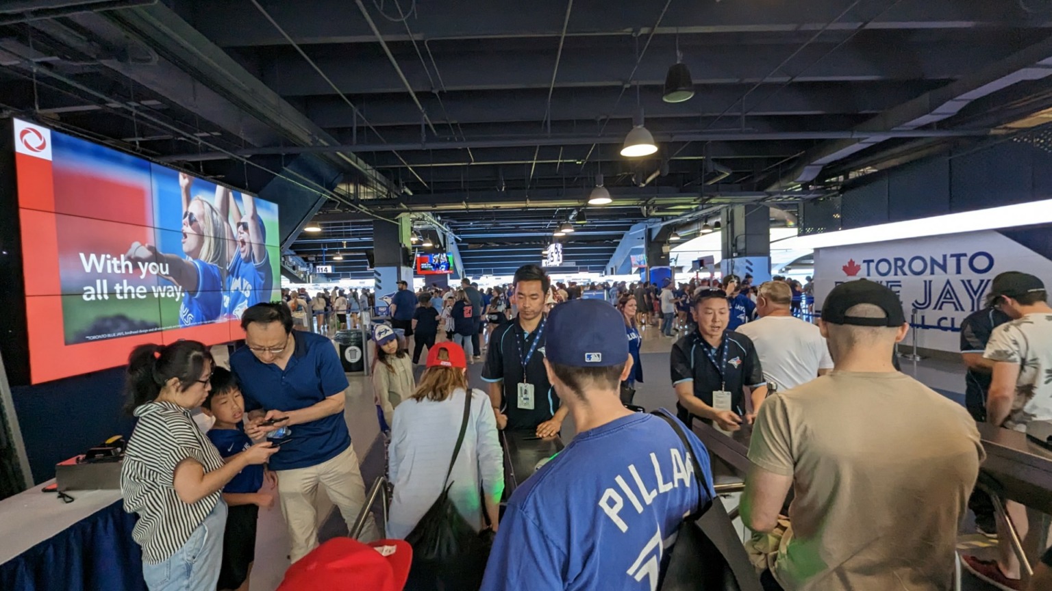 Tips for an Afternoon at the Blue Jays Game with Kids : Parenting To Go